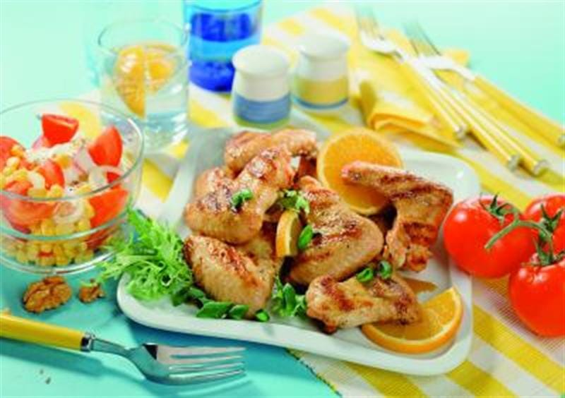 Gegrillte Chicken Wings mit Salat - Die Fleischerei